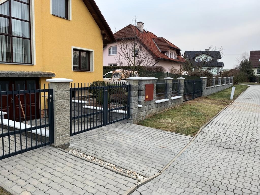 Tyčkový plot - Hliníkové ploty - Luxline.cz